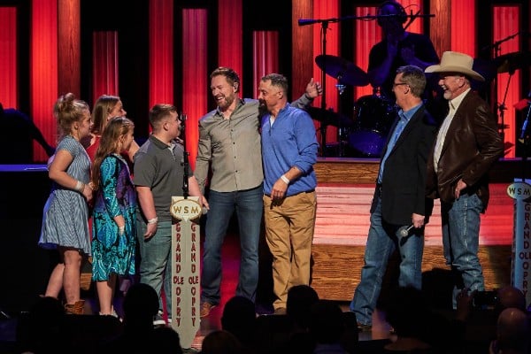 Craig Morgan And Operation Finally Home Surprise Disabled Veteran With ...