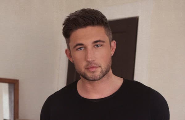 Michael Ray Adds a Little Miami Heat to New Video | Nashville.com