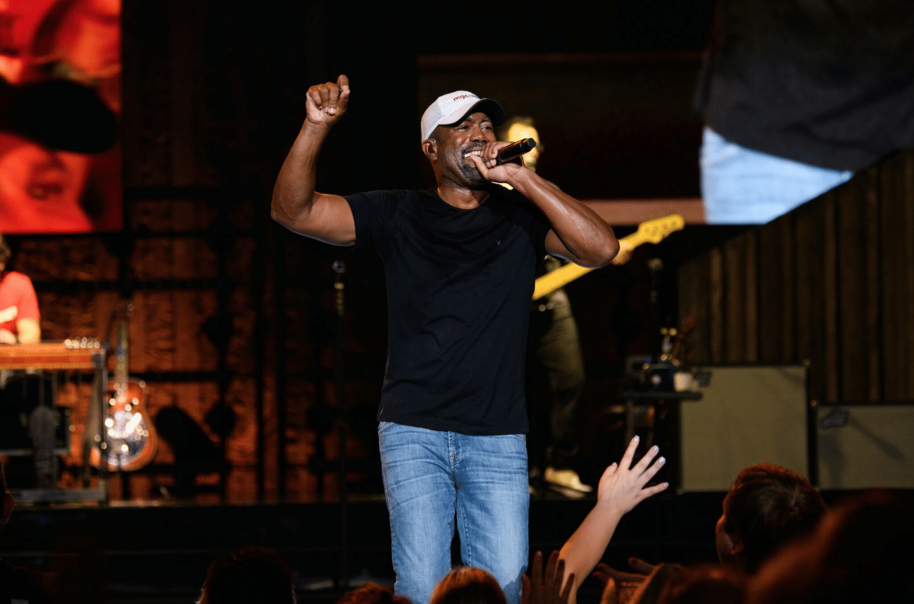 Darius Rucker Gives Back While On Tour | Nashville.com
