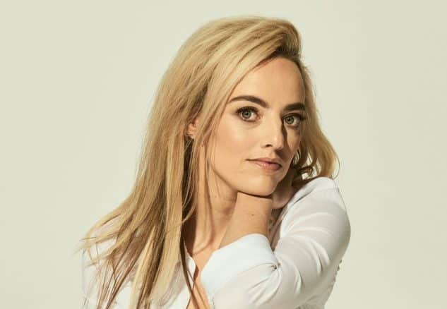 Emma White Calls Out Music Industry In “Ten Year Town” | Nashville.com