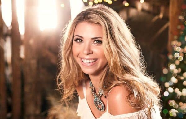 Rising Star Sandra Lynn Spreads Christmas Cheer At Ronald McDonald ...