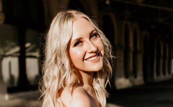 Up-And-Comer Tori Martin Releases “Old Fashioned White Christmas ...