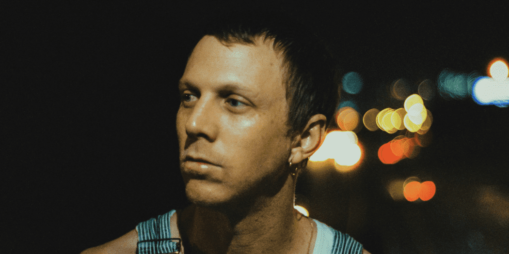 PREMIERE: Josh Rennie-Hynes' "Morning Stars" (Acoustic) | Nashville.com