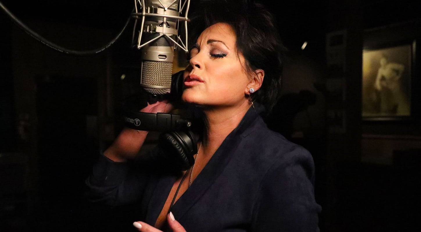 PREMIERE: Kelly Lang's "If You Knew" | Nashville.com
