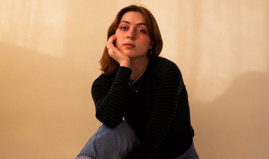 LISTEN: Lizzy McAlpine’s "Weird" Featuring Laura Elliott | Nashville.com