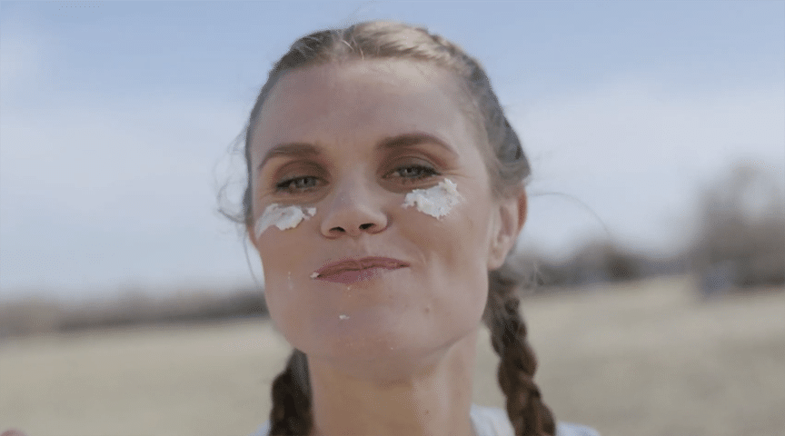 WATCH: Nicolle Galyon’s “Younger Woman” | Nashville.com